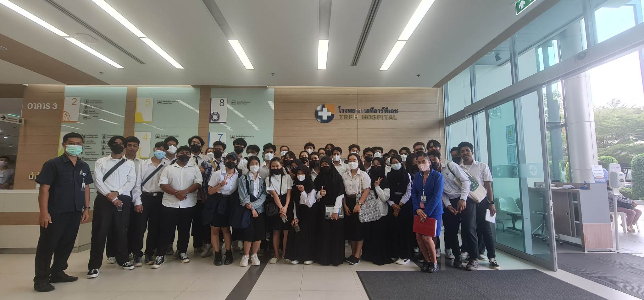 นักศึกษา สถาปัตย์ ม.อ.ตรัง เข้าเยี่ยมชมงานระบบประกอบอาคาร โรงพยาบาลที ...